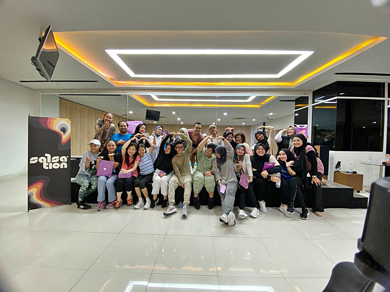 Salsation ; Olahraga Dance Fitness Dengan Sensasi Yang Berbeda – Elmitra 95 FM janten 87.6 FM