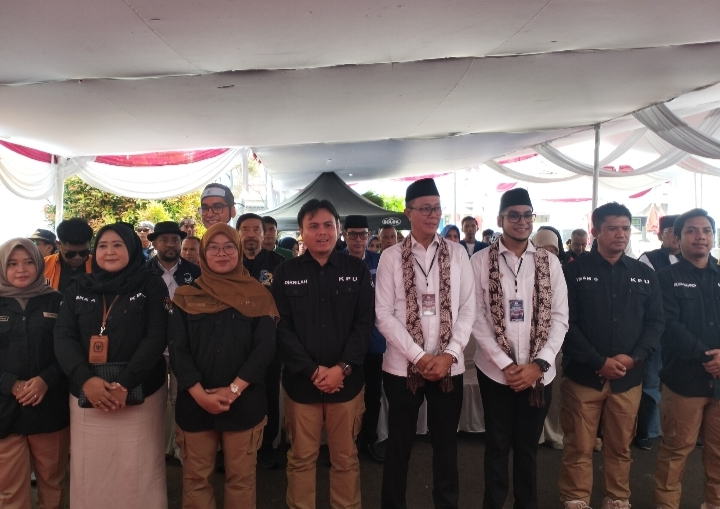 Ayep Zaki-Bobby Maulana Bacalon Wakil Walikota dan Wakil Walikota Sukabumi Resmi Daftar di Hari ...