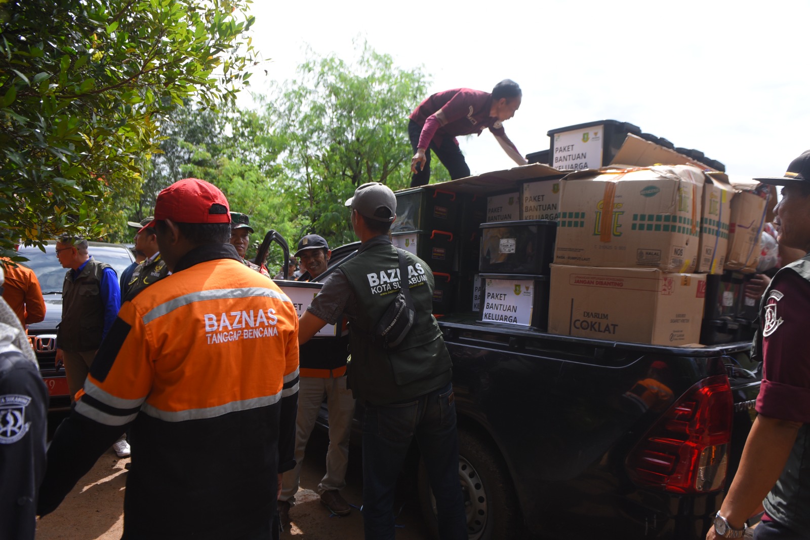 Pj Wali Kota Sukabumi Salurkan Bantuan Tahap Kedua untuk Korban Bencana Alam – Elmitra 95 FM ...